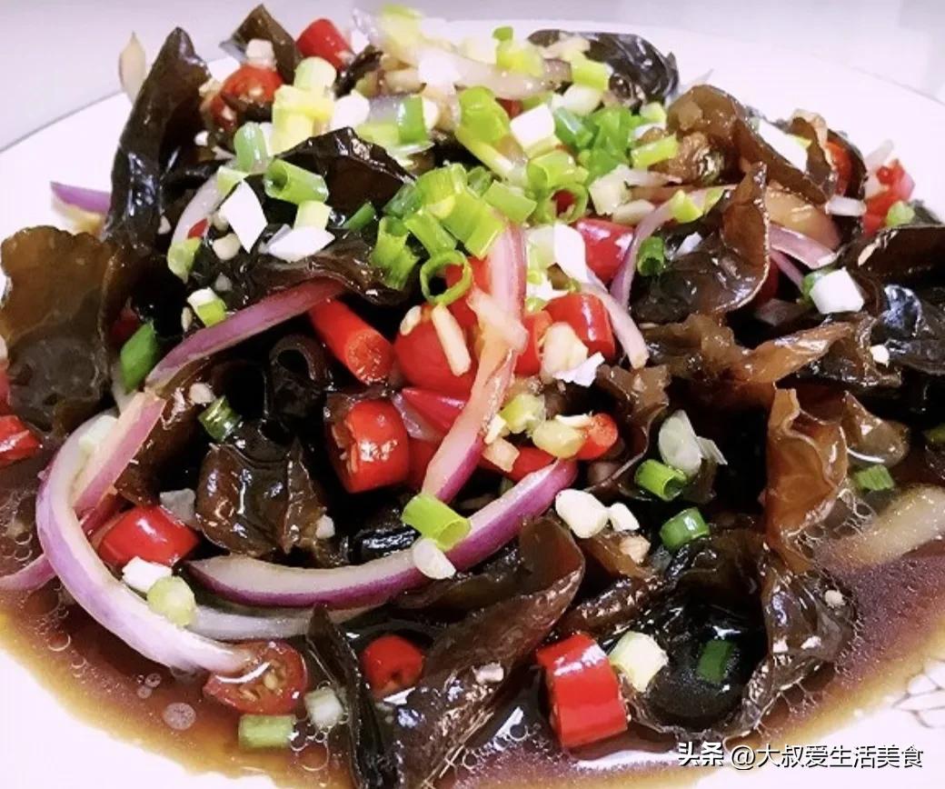 Teach you the home-cooked method of cold fungus, easy to operate, crisp ...