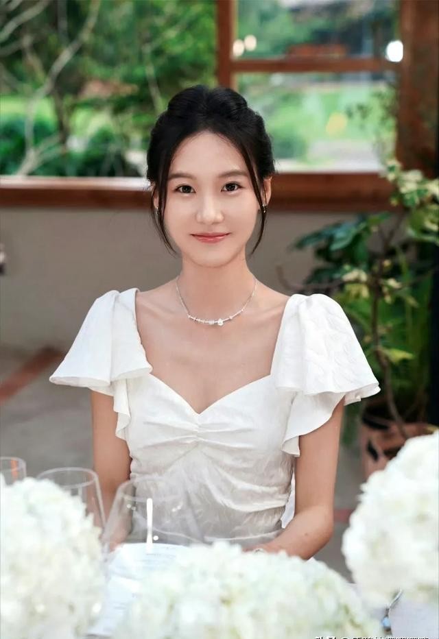 In "A Bright Future", Lin Xiaozao shines brightly and is a fan of Zhang Xinyi! - iNEWS