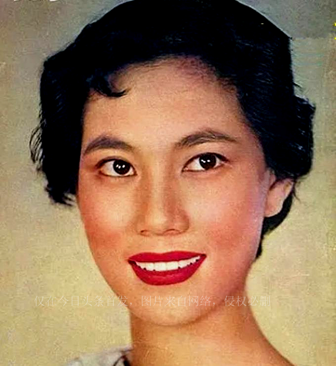 Wang Xinping posted a photo to commemorate his late mother Lin Cui and ...