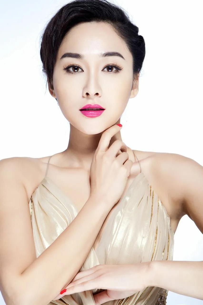 Bai Yu, actress, model - iNEWS