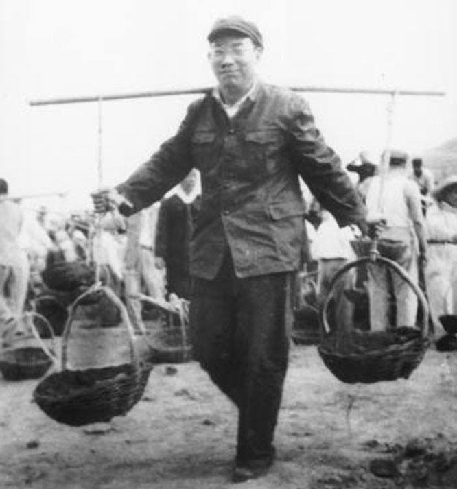 When Xu Guangda went back to his hometown to visit his relatives, his ...