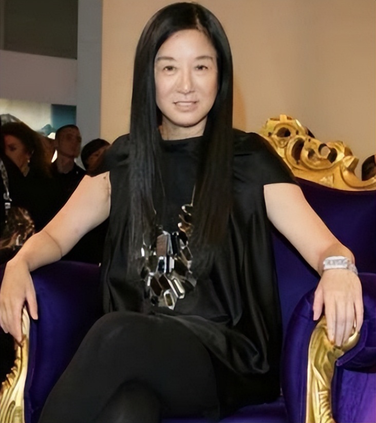 74-year-old Wang Weiwei attended the Oscars, revealing her true appearance: the girlish ...