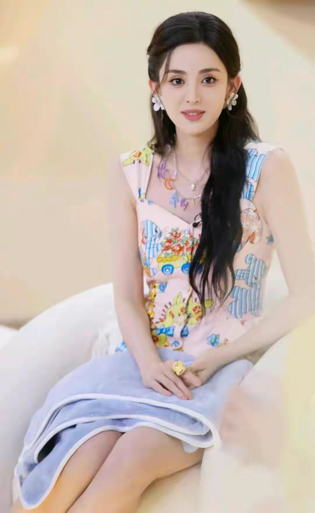 Guli Nazha Floral Short Skirt Big Long Legs Sexy Photo - iMedia