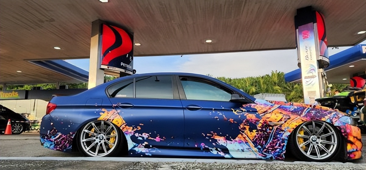 BMW 5 Series F18 modified with AIRBFT air shock absorption is dazzling ...