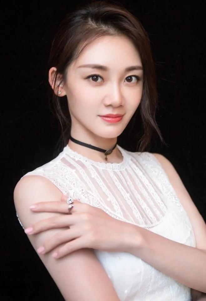 According to the conditions, Miao Miao is more suitable for Zheng Kai ...