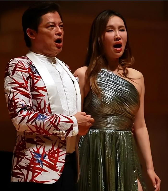 65-year-old Warren Mok made her first love after remarriage: Kissing a ...