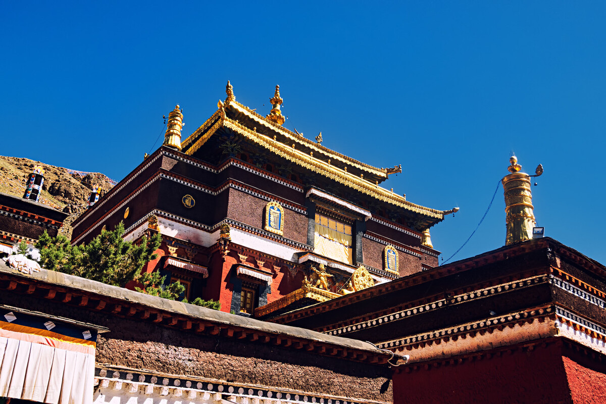 Tashilhunpo Monastery, the largest monastery of the Gelug Sect of ...