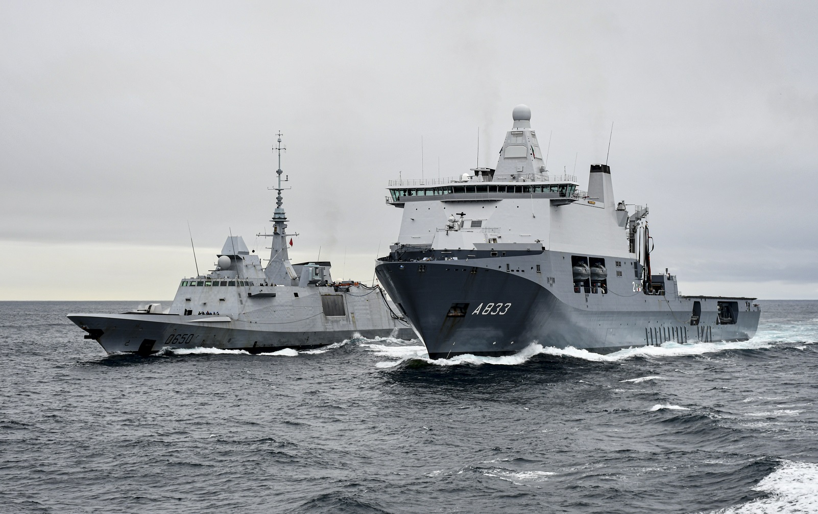 The 27,000-ton NATO flagship is unarmed?Large transportation and supply ...