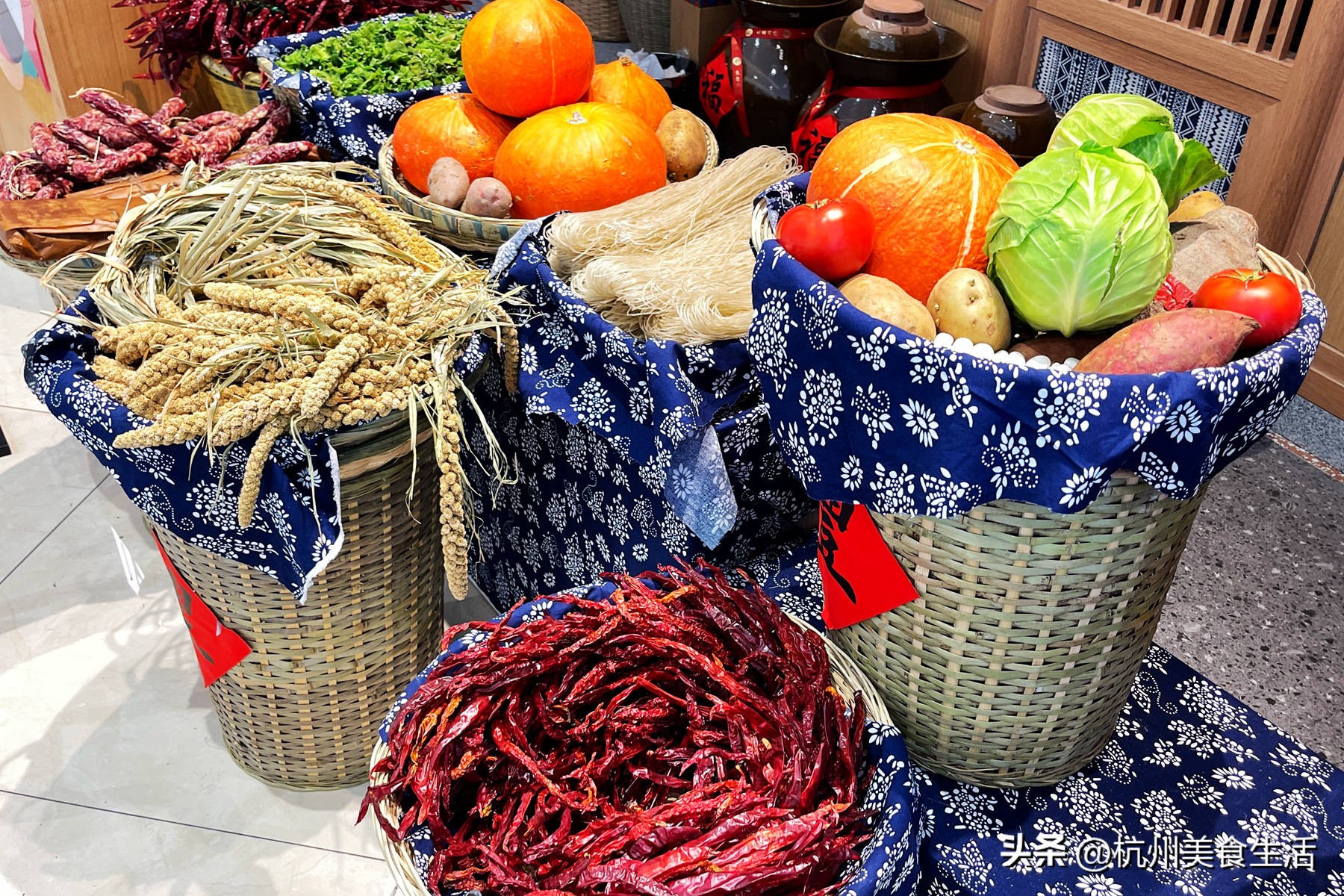 The Xiangxi food in Hangzhou is delicious, the emperor eats big, and ...