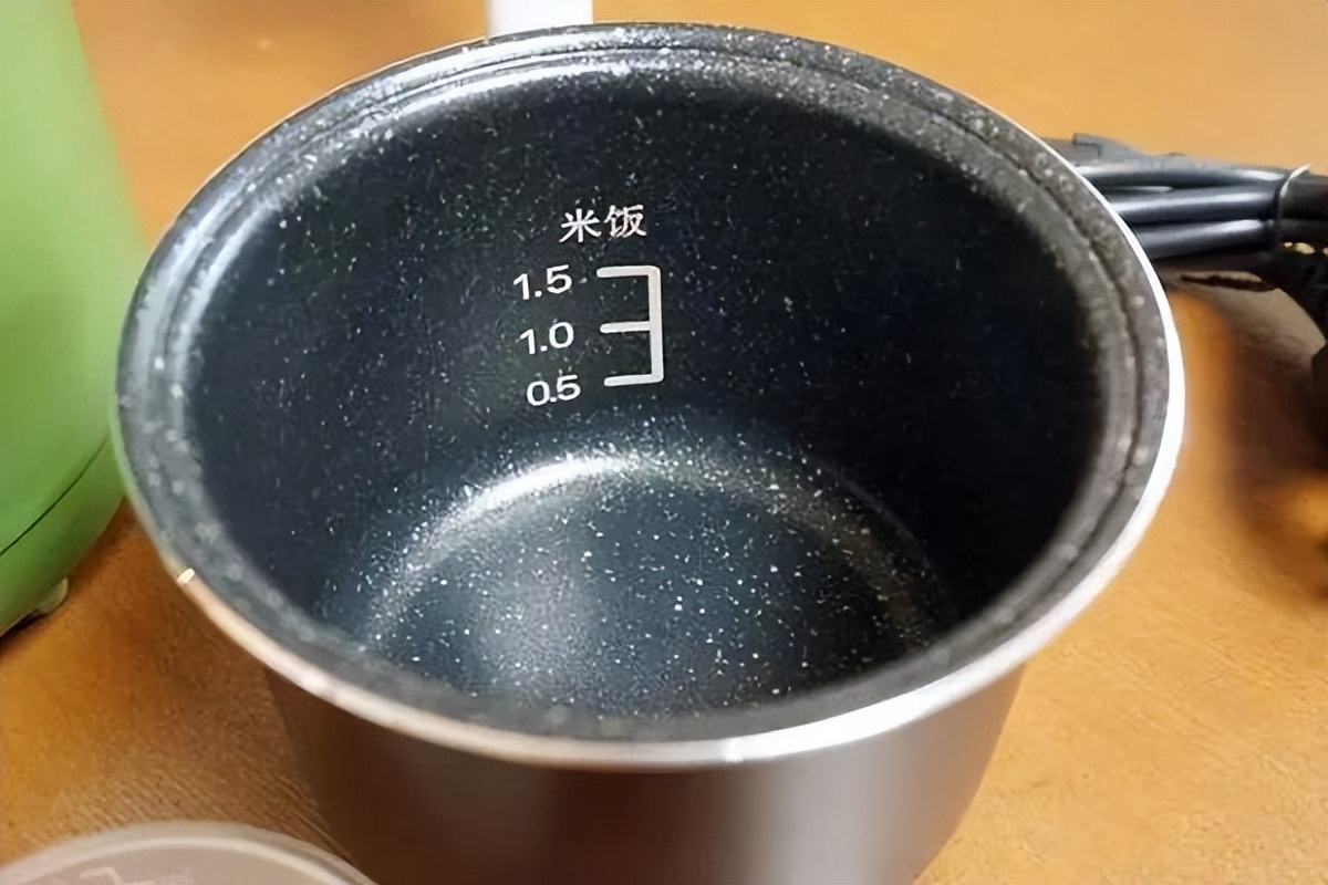 The liner of the rice cooker is poisonous, which is the "catalyst" of ...