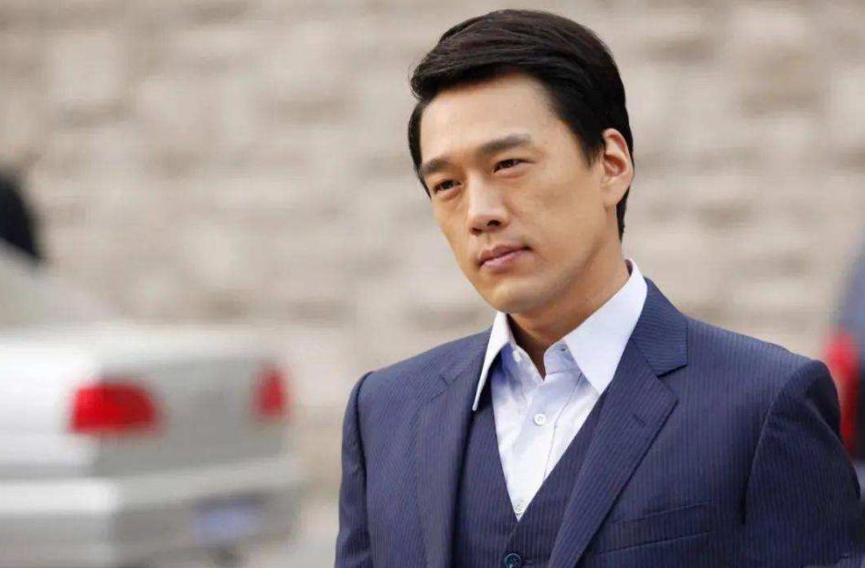 These three actors "don't play poor people", the director has no choice ...