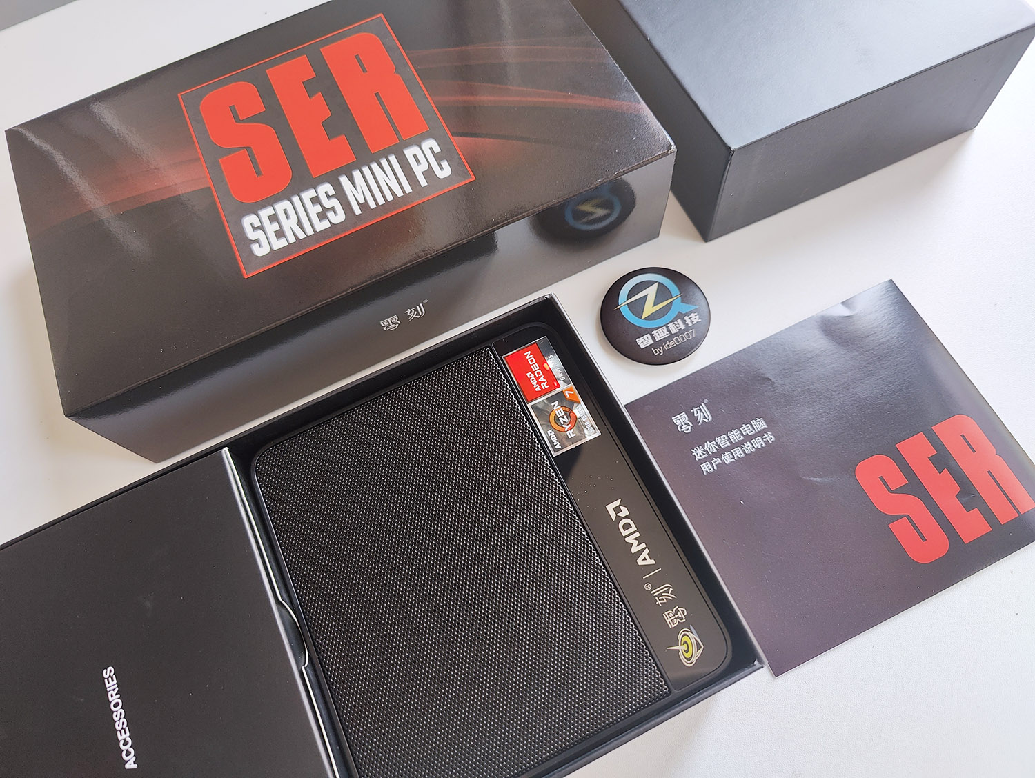 Take it apart! Let me show you what's inside the slap-sized Zero Moment mini host? - iNEWS