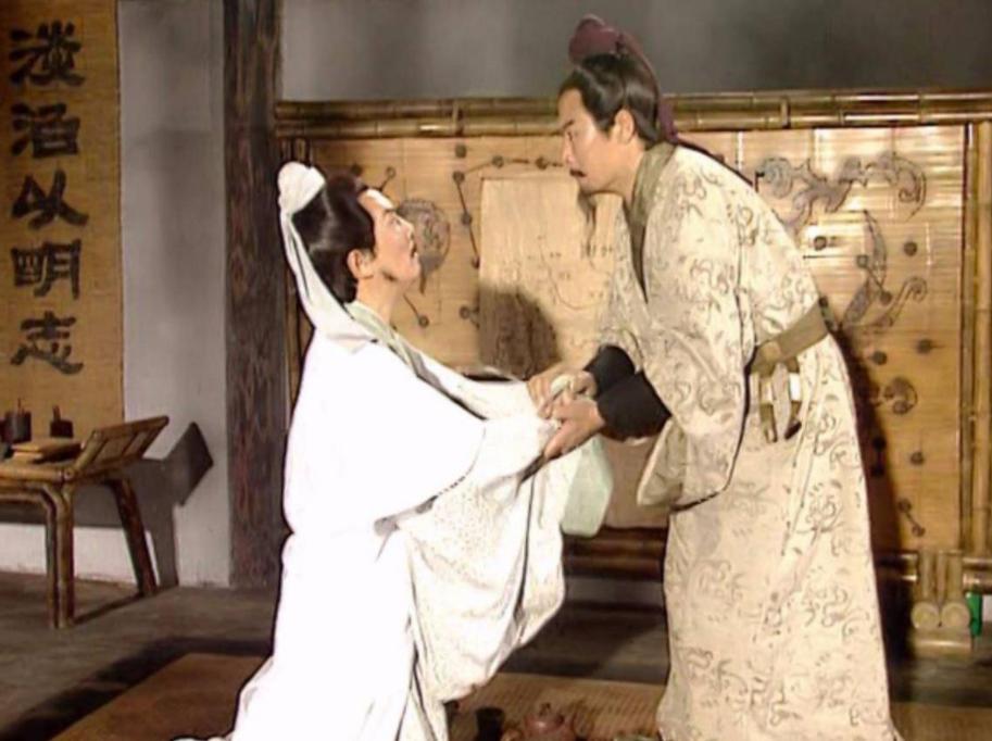 Zhuge Liang's legs are not sick, why is he always in a wheelchair when fighting?That's his ...