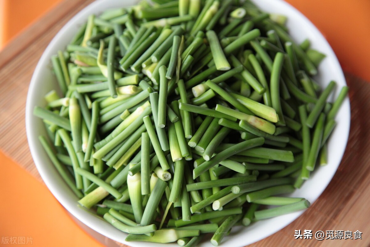 Remember not to blanch the fried garlic moss, add this one more step ...