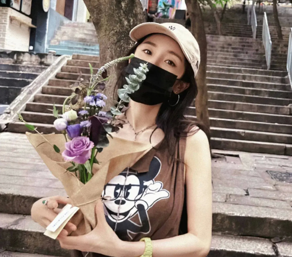 It was revealed that Yang Mi had dinner with her daughter, and Xiao ...