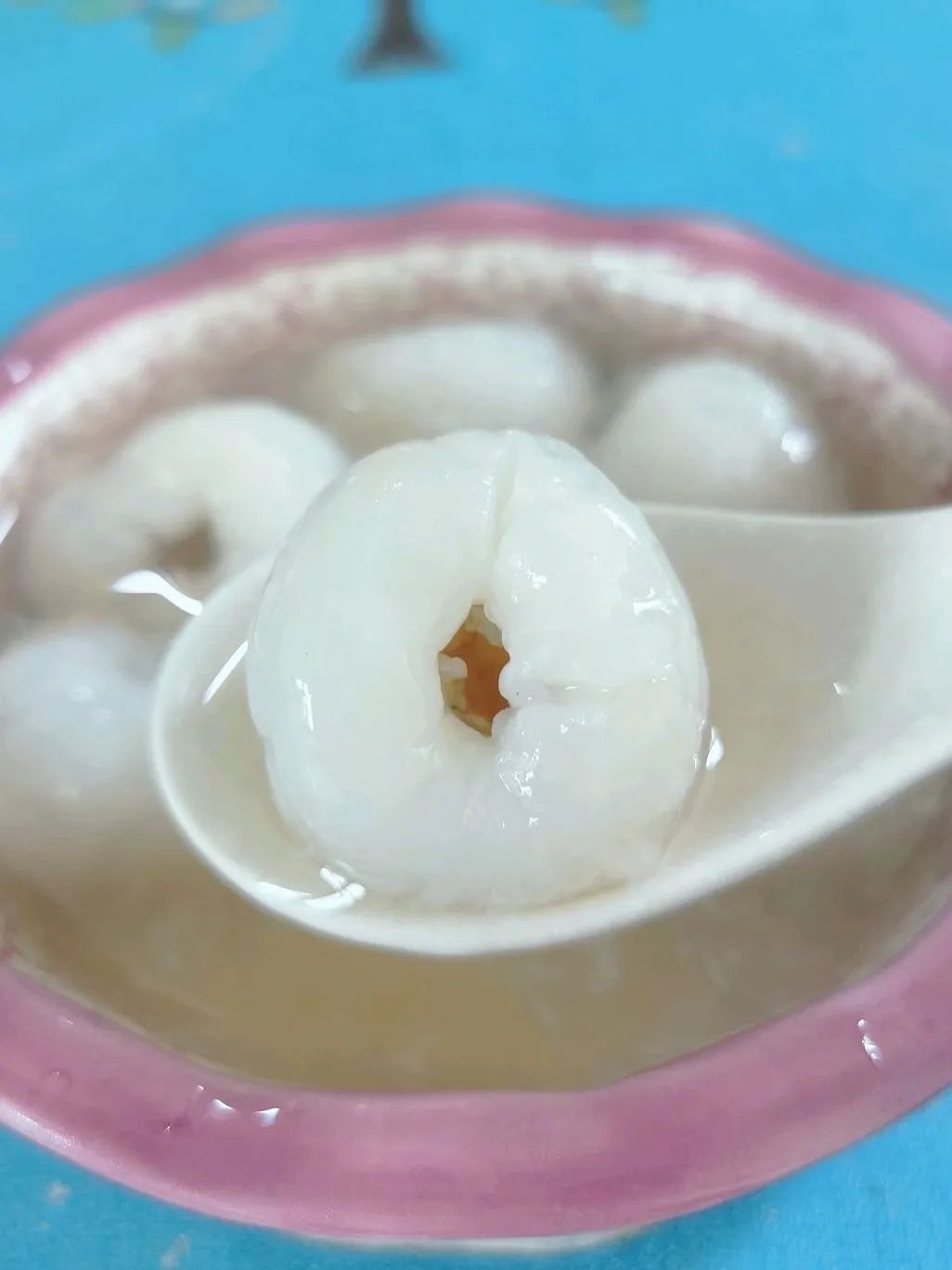 The lychee season is here. Make a cup of lychee drink that goes well ...