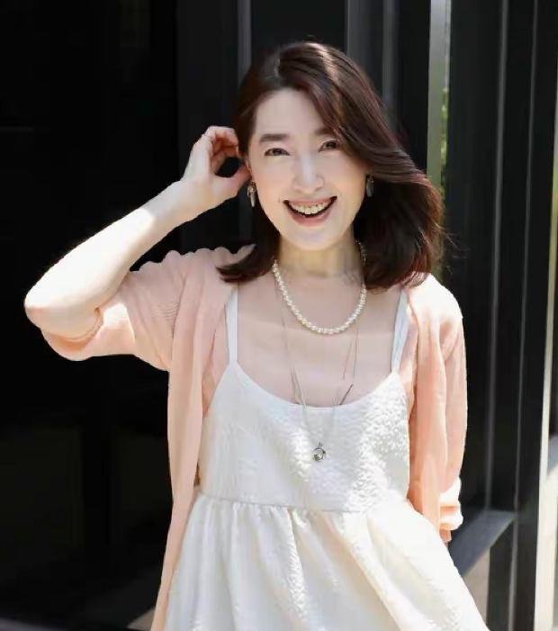 47-year-old Yang Simin showed up, maintained a weight of 43 kilograms ...