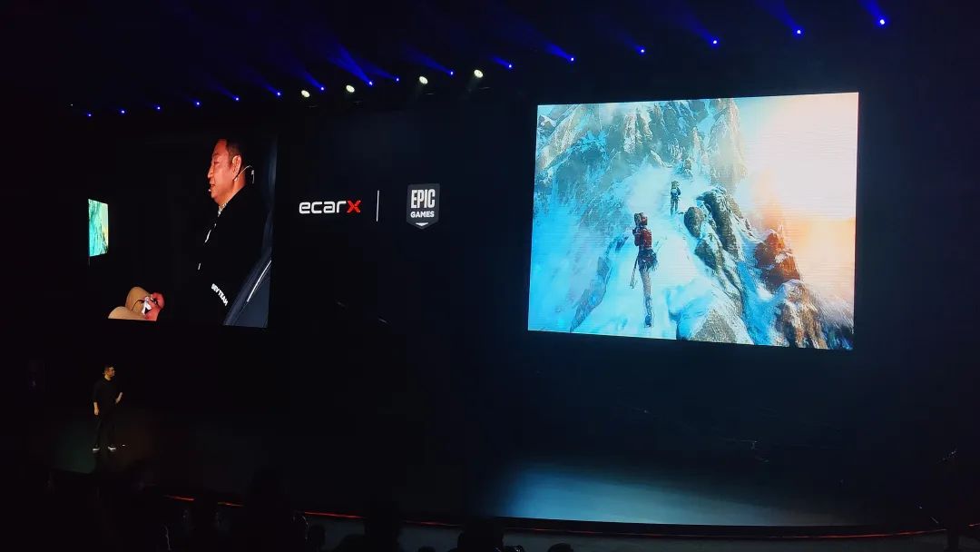 Yikatong stands on the top of the mountain, looking up at the sky - iNEWS