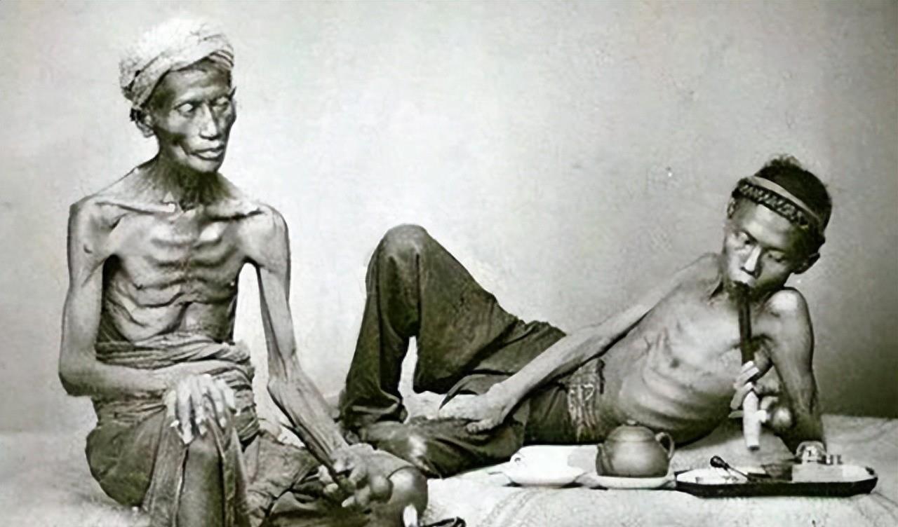 Real scenes of opium dens in the late Qing Dynasty: men are skinny and ...