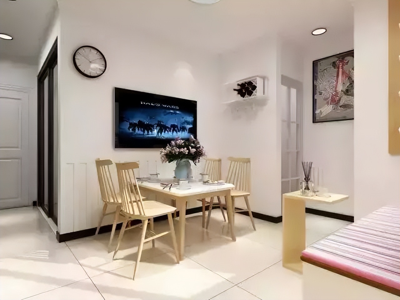 A small apartment of 55 square meters creates 3 rooms. This family of 5 ...