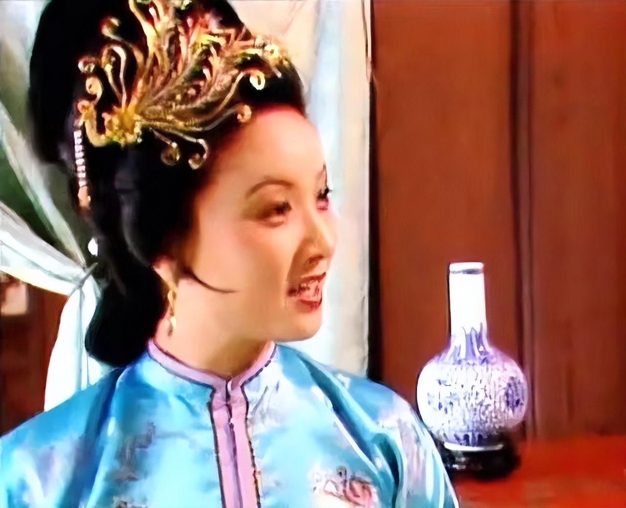 Red Chamber: What is Wang Xifeng's attitude towards Aunt Xue? A few ...