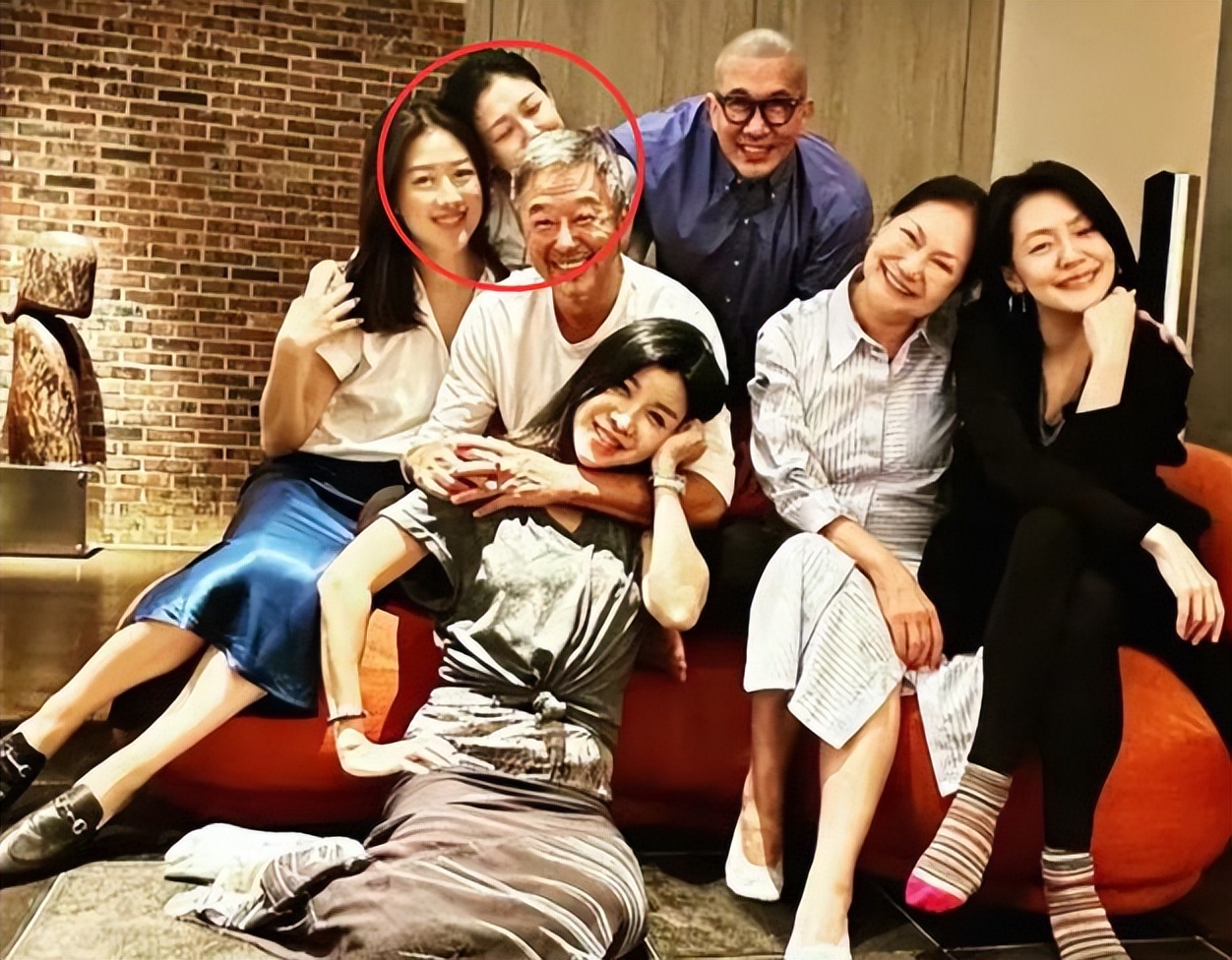 Big S brought Gu Junye and Wang Weizhong to the party, wearing 7,000 shoes and loose clothes ...