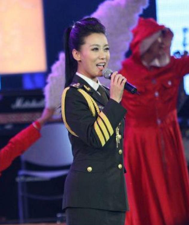 Military singer Tan Jing: Marrying a scientist husband, 37-year-old is ...