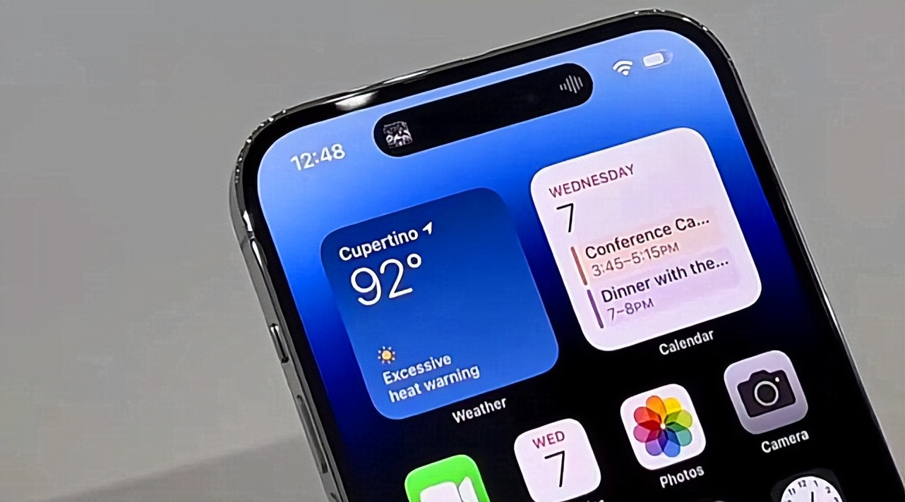 How big is the gap between iPhone "contemporaries"? - iNEWS