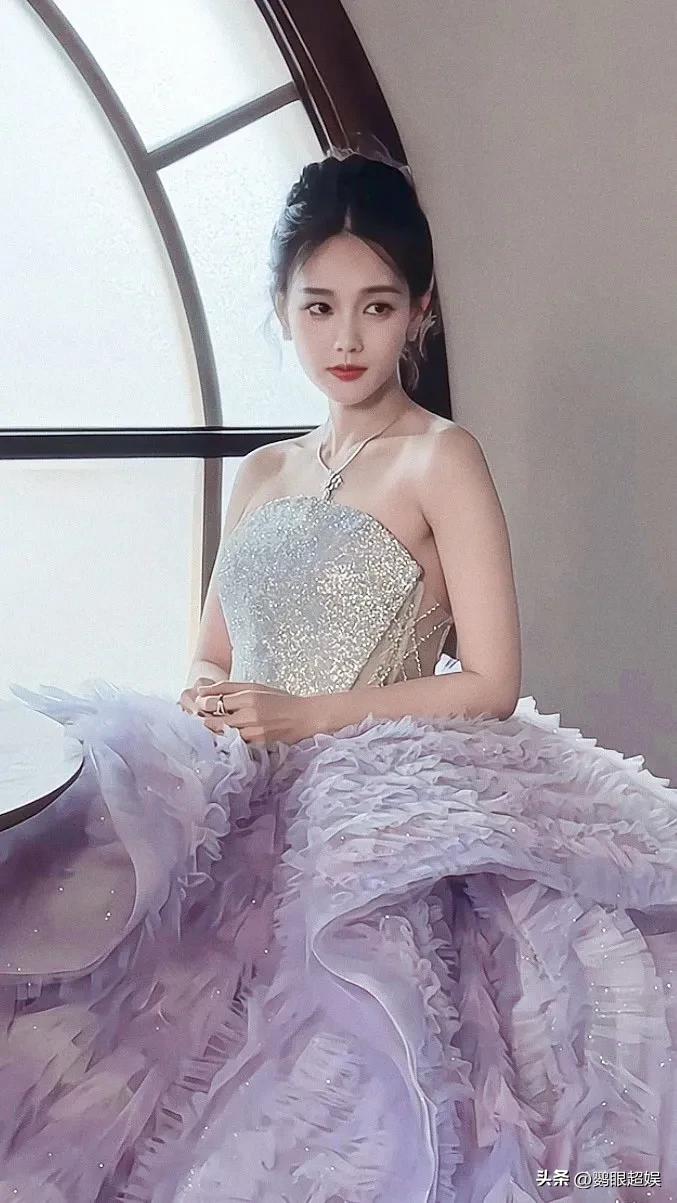 Li Yitong purple tube top diamond dress photo, the fugitive princess ...