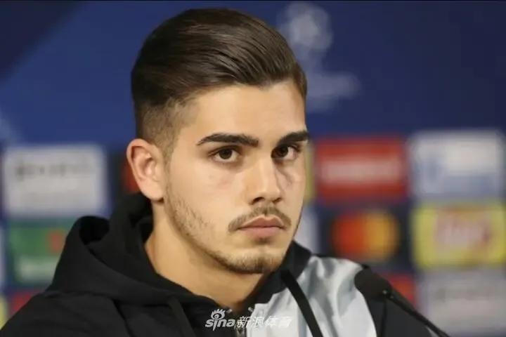 Andre Silva - dubbed "Jade Brother" by fans, joined Milan in the name ...