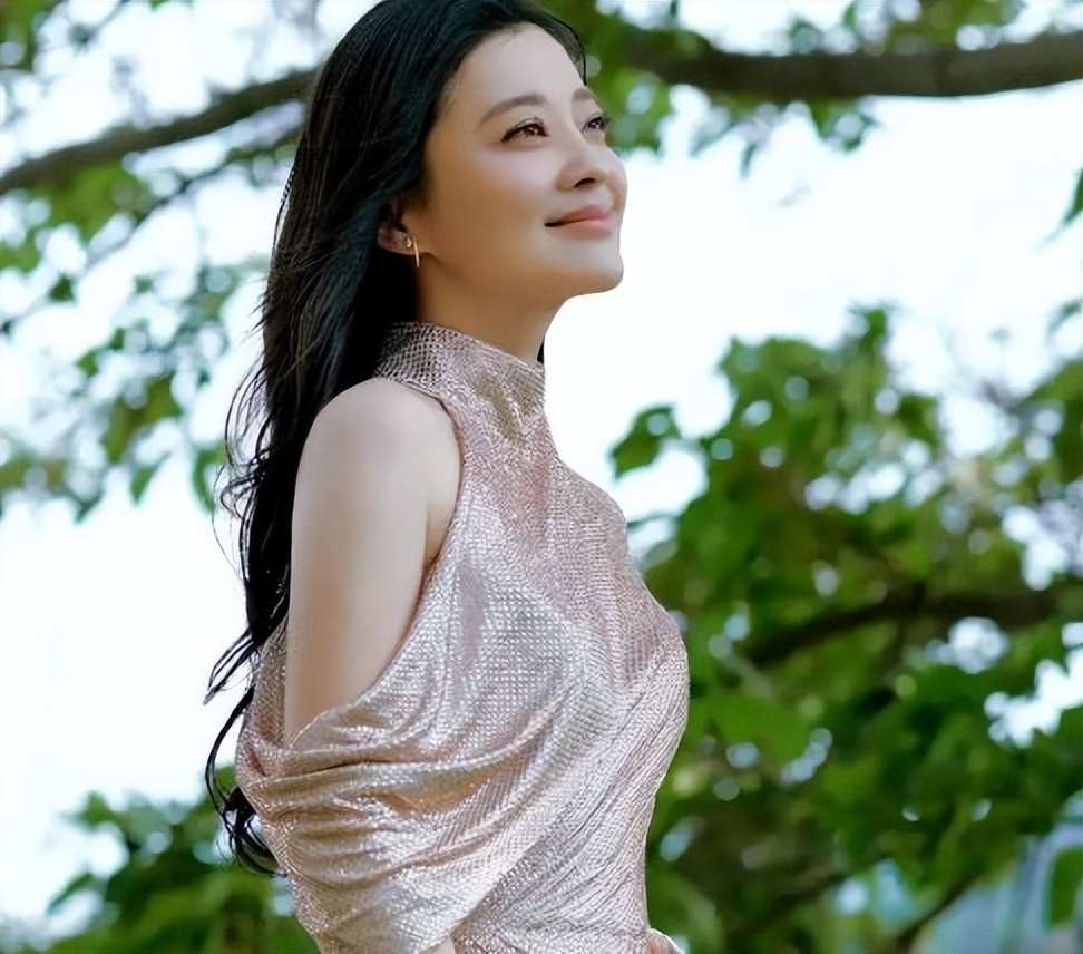 Mei Ting once again became the focus of attention, and the performance ...