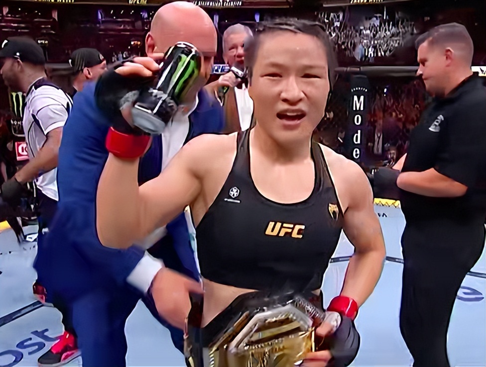 Zhang Weili once again defended her gold belt, setting a UFC women's ...