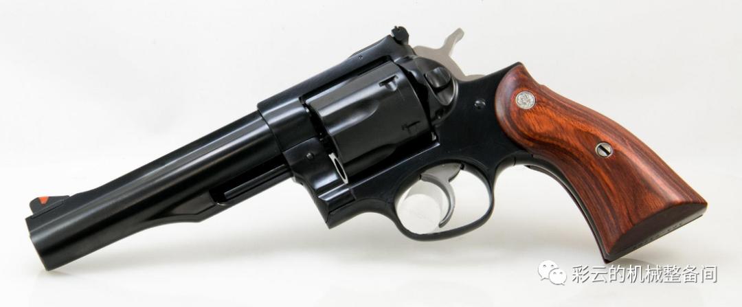 Called "Big Red Eagle" not only cigarettes, but also a famous gun ...