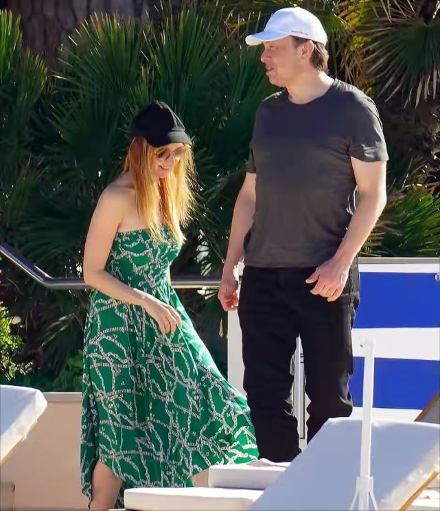 The world's richest man Musk's girlfriend is so beautiful, wearing a ...