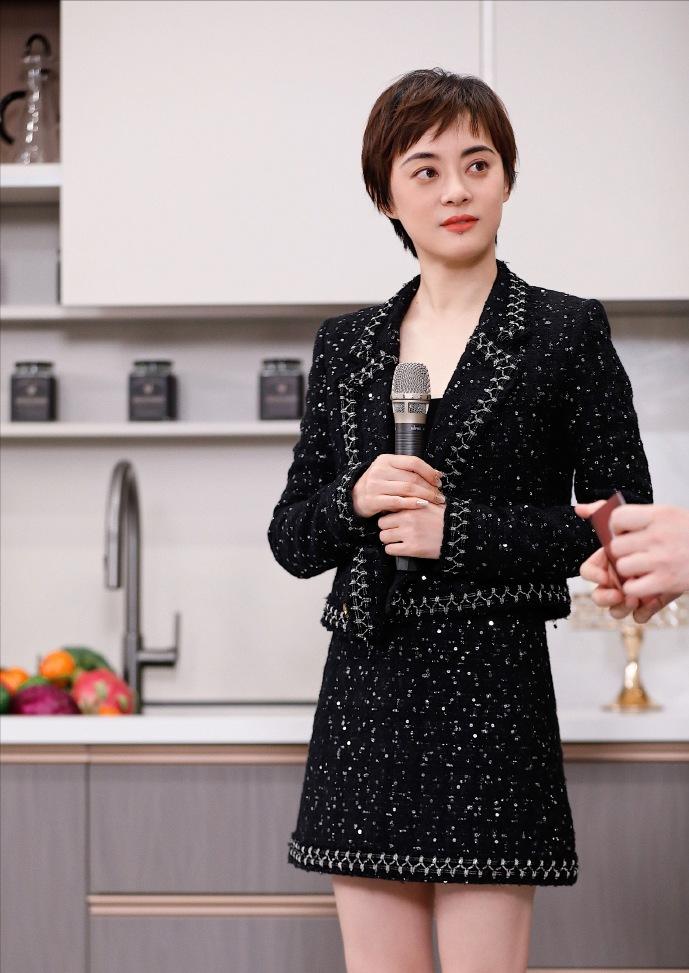 Sun Li refuted the rumor that she had hyperthyroidism and went to the ...