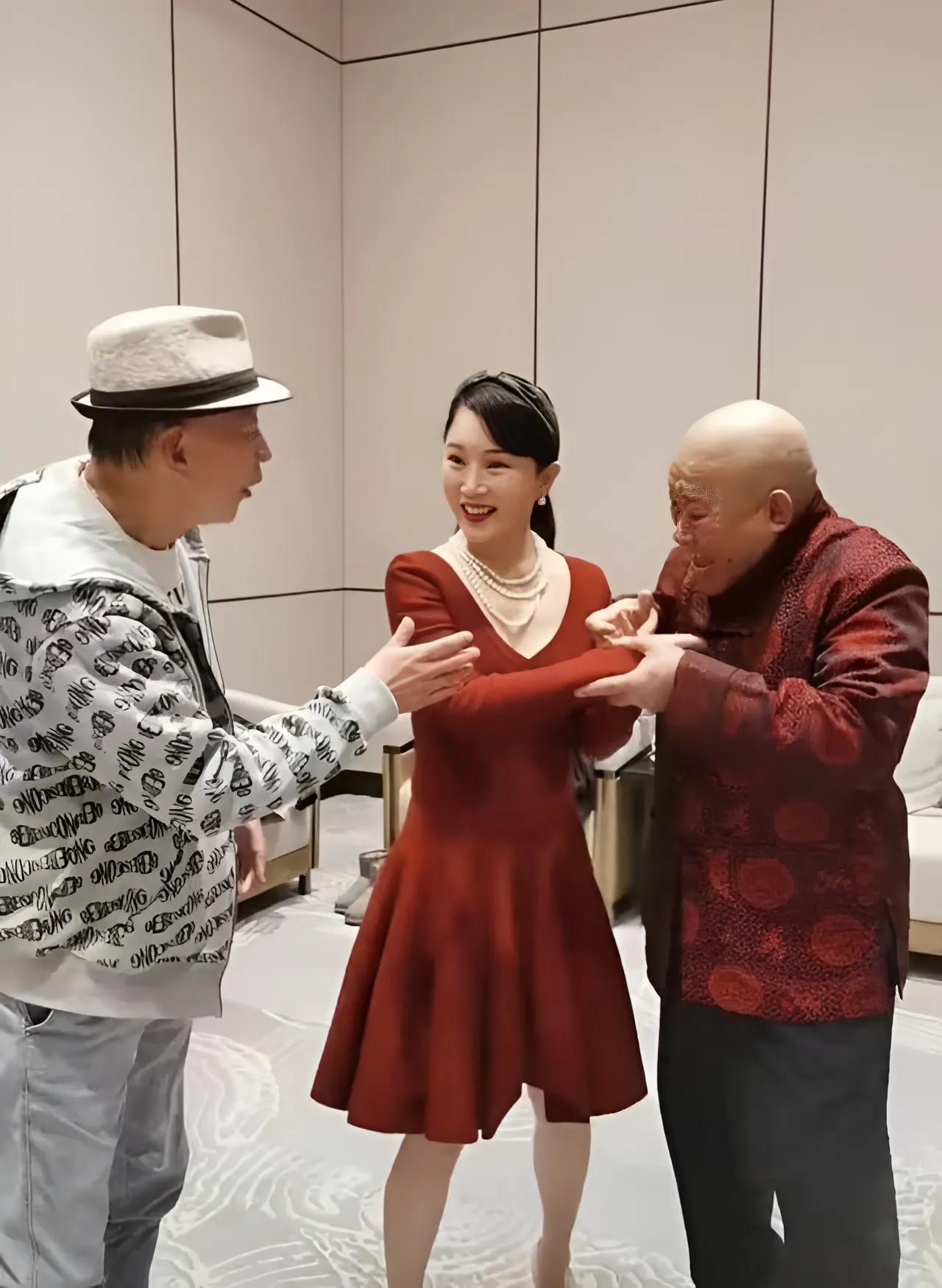 The play bone Du Xudong caused controversy again, but he held Ren Jing ...