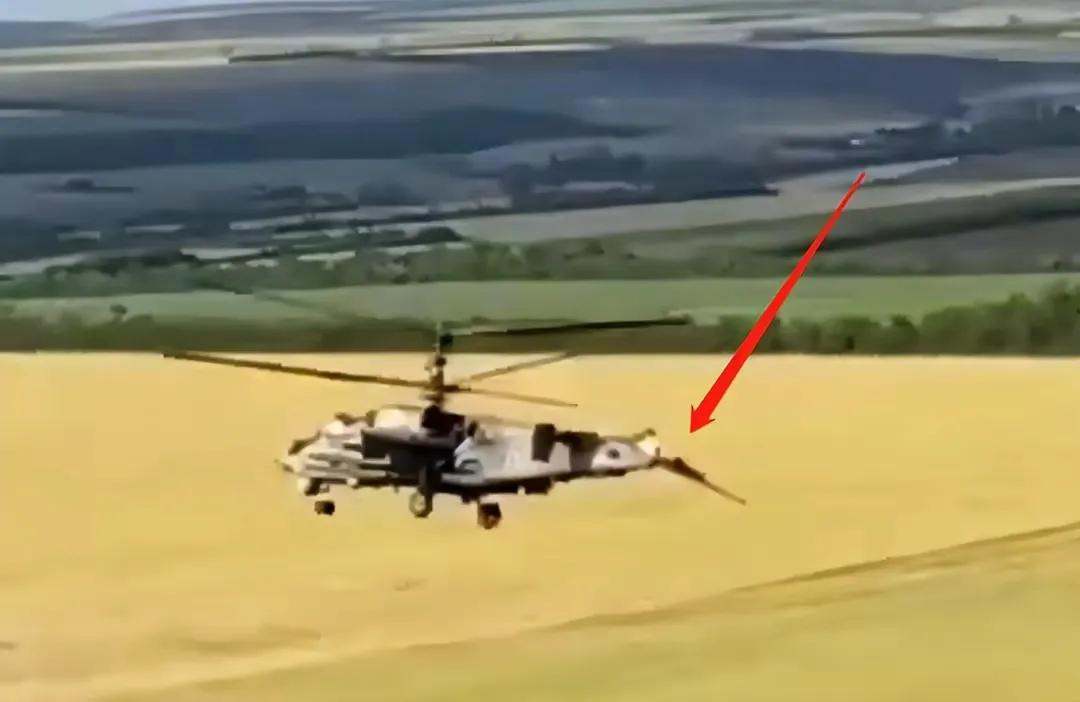 The powerful "Alligator", the tail of the Ka-52 armed helicopter was ...