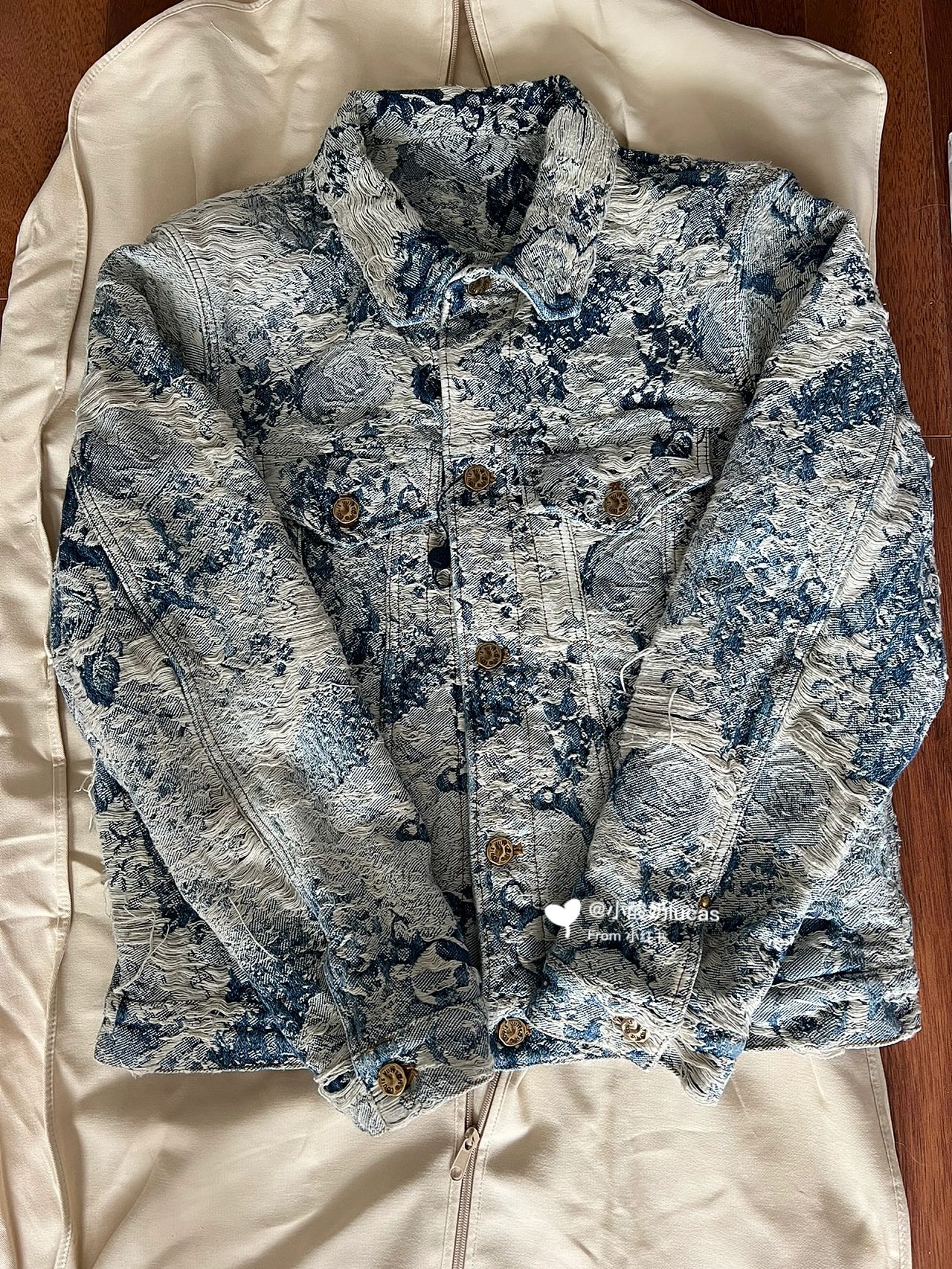 lv 1000-pound denim jacket is thin and thin, I wear it well, the ...