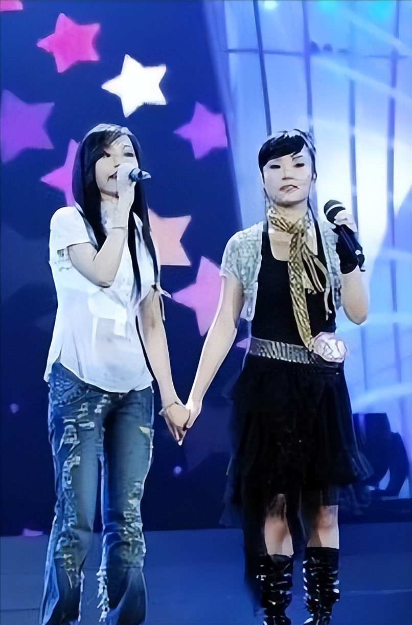 Singer Jane Zhang's short skirt on stage caused controversy - iMedia