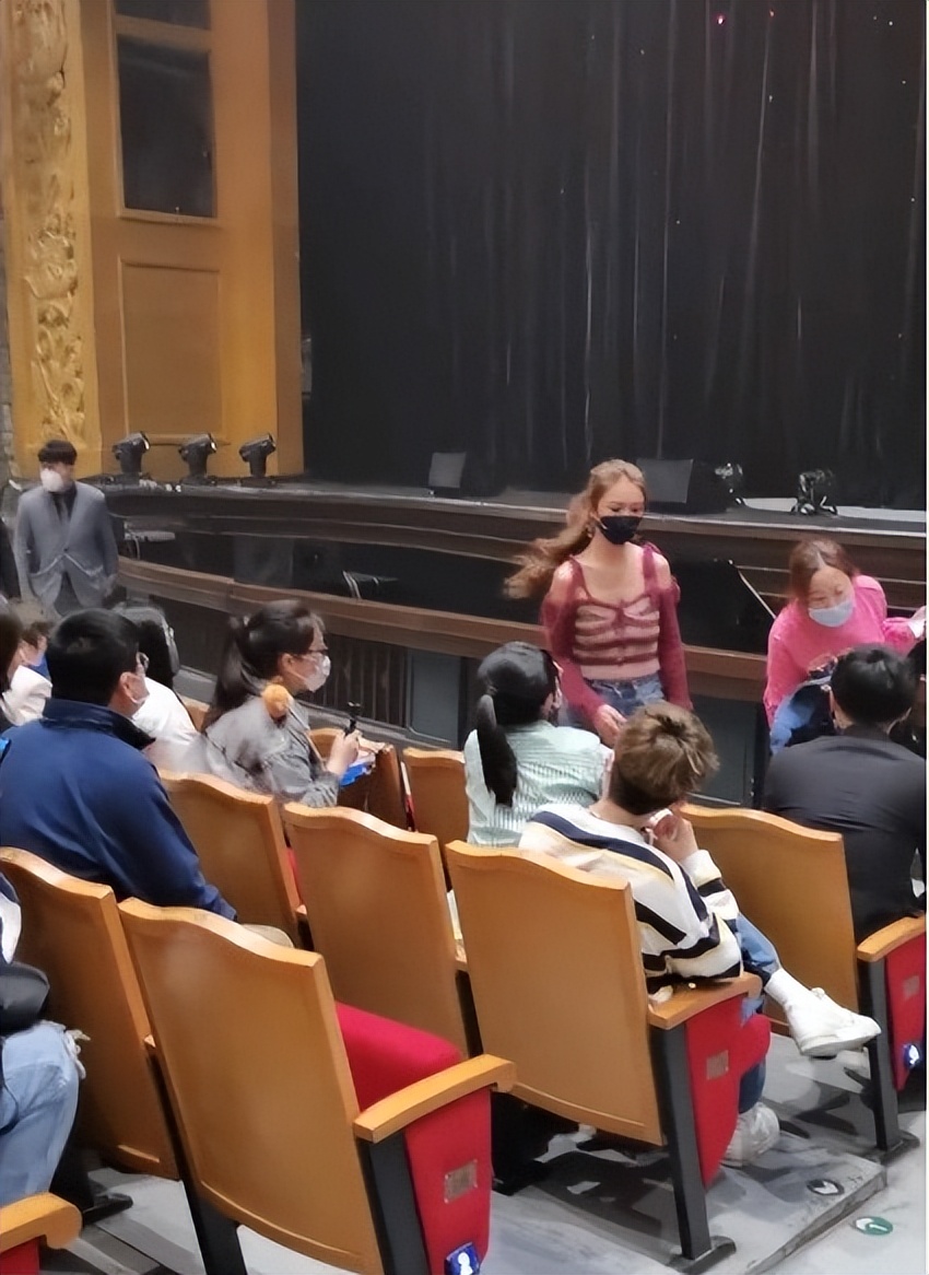 Inadvertently touched: Fiona Sit accompanied Liu Lian on tour - iNEWS