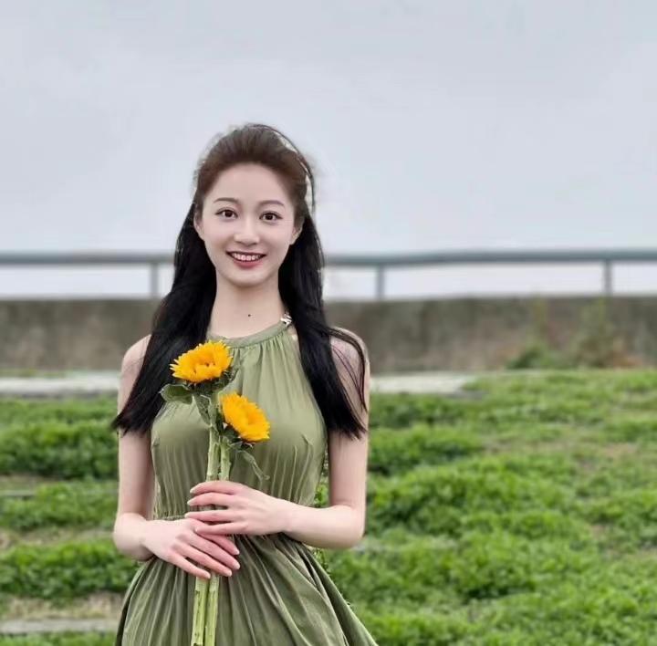 Feng Lin recorded a new program again? "Work photos" were exposed, and ...