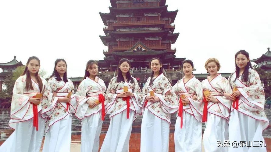 Thousands of moons, waving flowers and singing together in Qingqiu - iNEWS