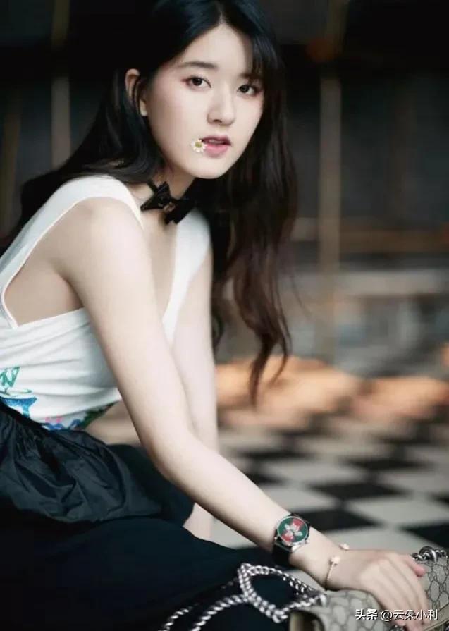 Beautiful pictures of Zhao Lusi as a child - iNEWS