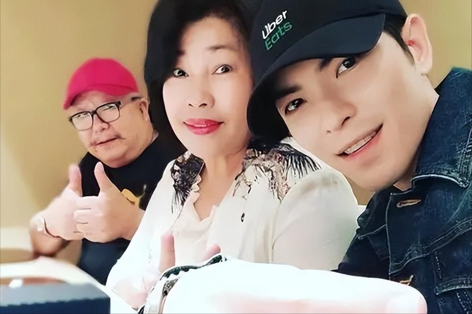 Hsiao Jingteng proposed to his 50-year-old agent, and he called "Mom" affectionately at the ...