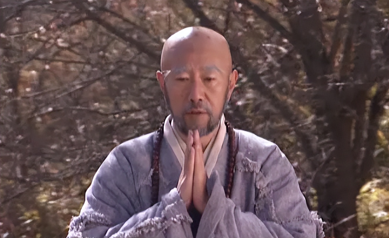 Who is the sweeper monk in "Dragon Babu"?The director uses one detail ...
