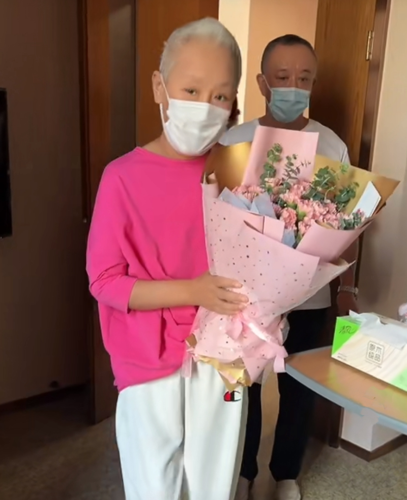 Li Hongyi's brother Guan Xuan gave birth to a daughter. The frontal ...