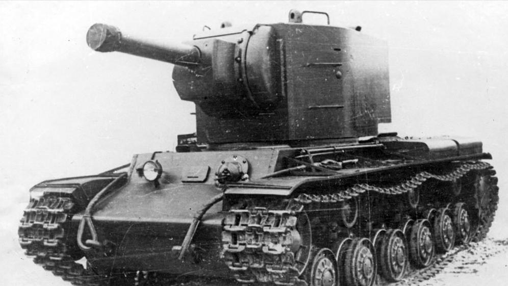 And the tanks that the German army can't beat? KV-2: I just stand still ...