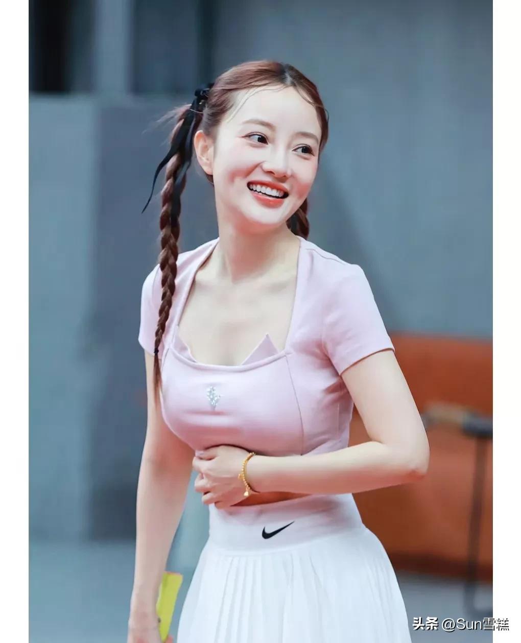 The pink and tender Li Xiaolu is becoming more and more girlish ...