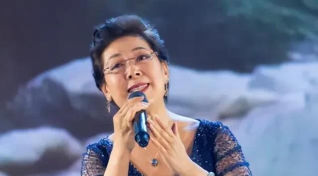 Famous singer Guan Mucun covered his red and swollen face and said to ...