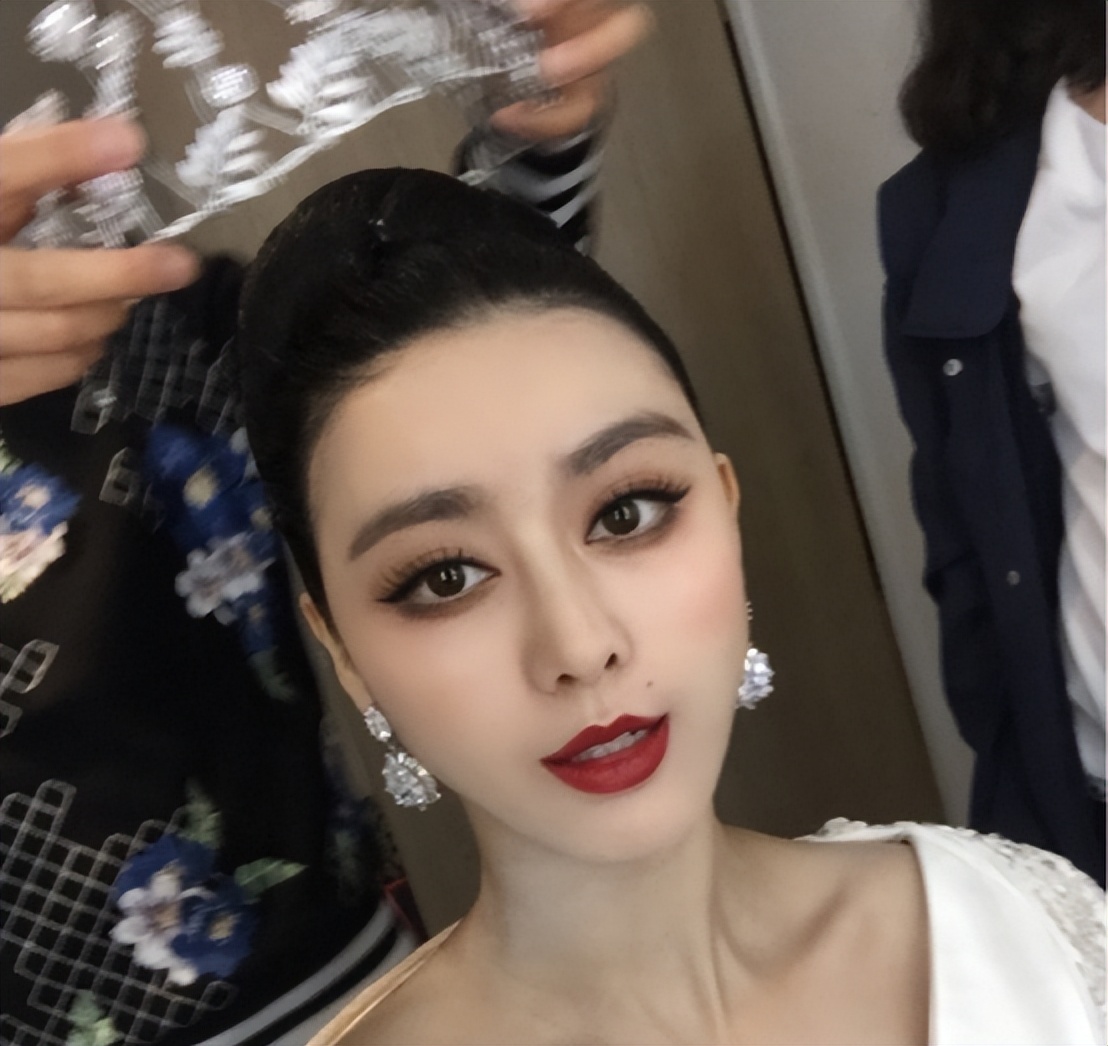 He Chengxi: After spending 8 million plastic surgery to become Fan Bingbing, after marrying the ...